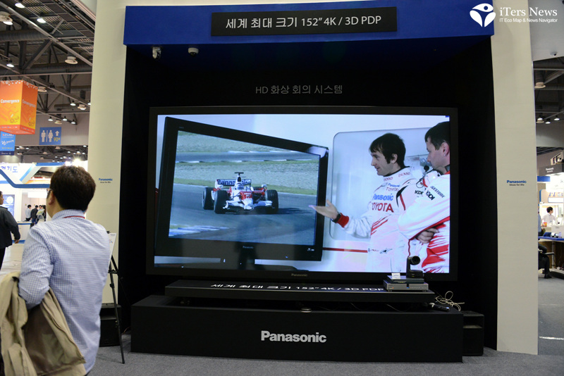 Awesome ! Panasonic showcases world's largest 152-inch 4K 3D PDP TV