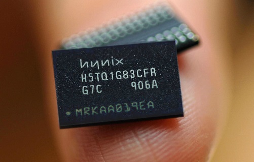 Top-tier memory chip makers gain from soaring DRAM prices, but put a ...